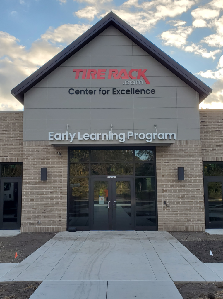 Seven Reasons Businesses Should Work With a Sign Company – US Signcrafters